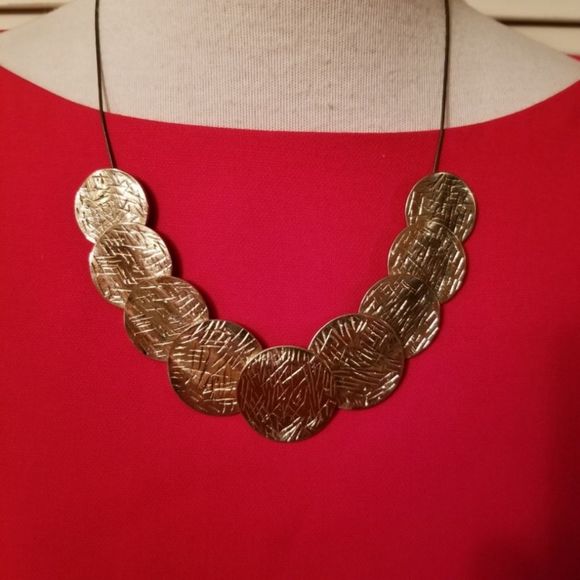 Erica Lyons | Jewelry | Erica Lyons Goldtone Textured Disc Necklace ...